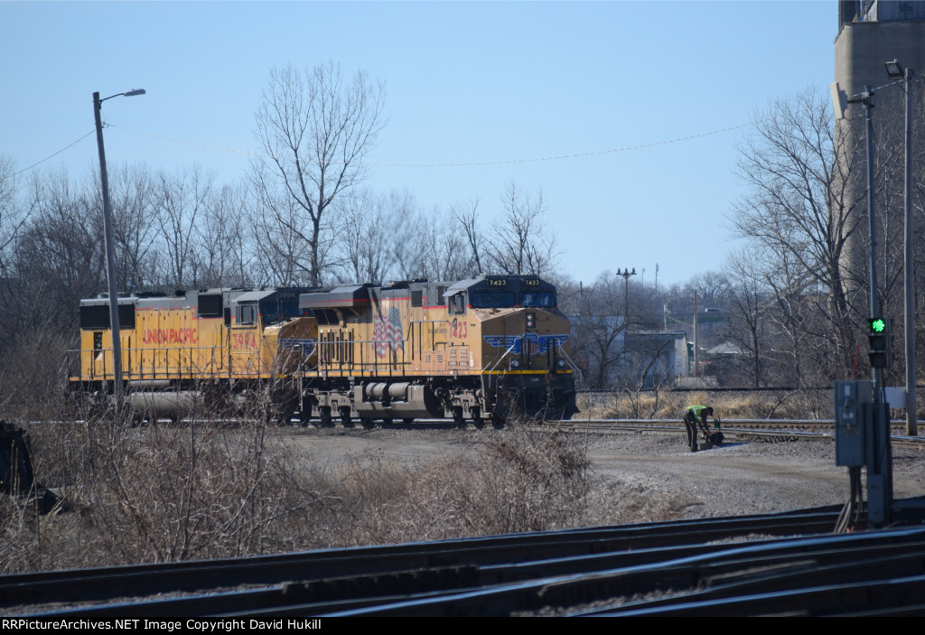 UP Engines 7423 and 3994, Des Moines IA